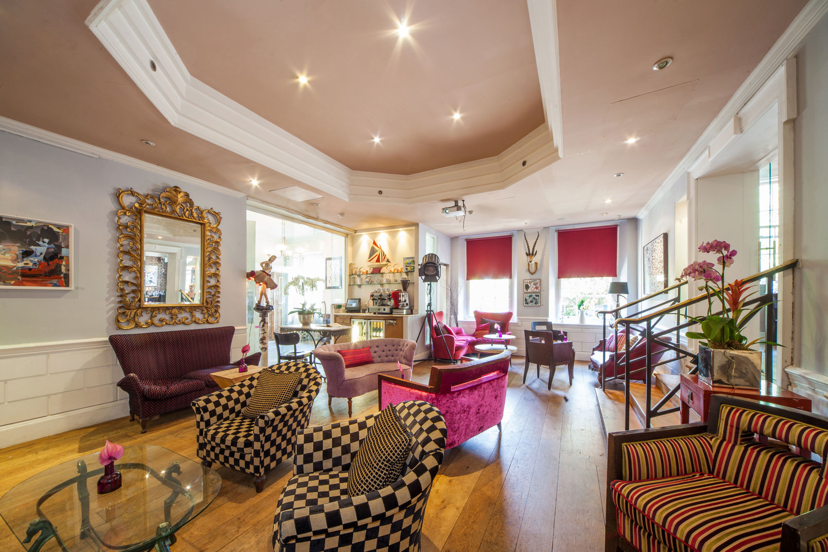 Book The Lounge, The Square Club (Bristol) – HeadBox