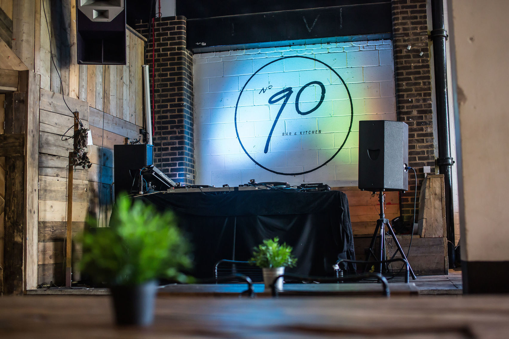 Book Exclusive Hire, Number 90 (London) – HeadBox