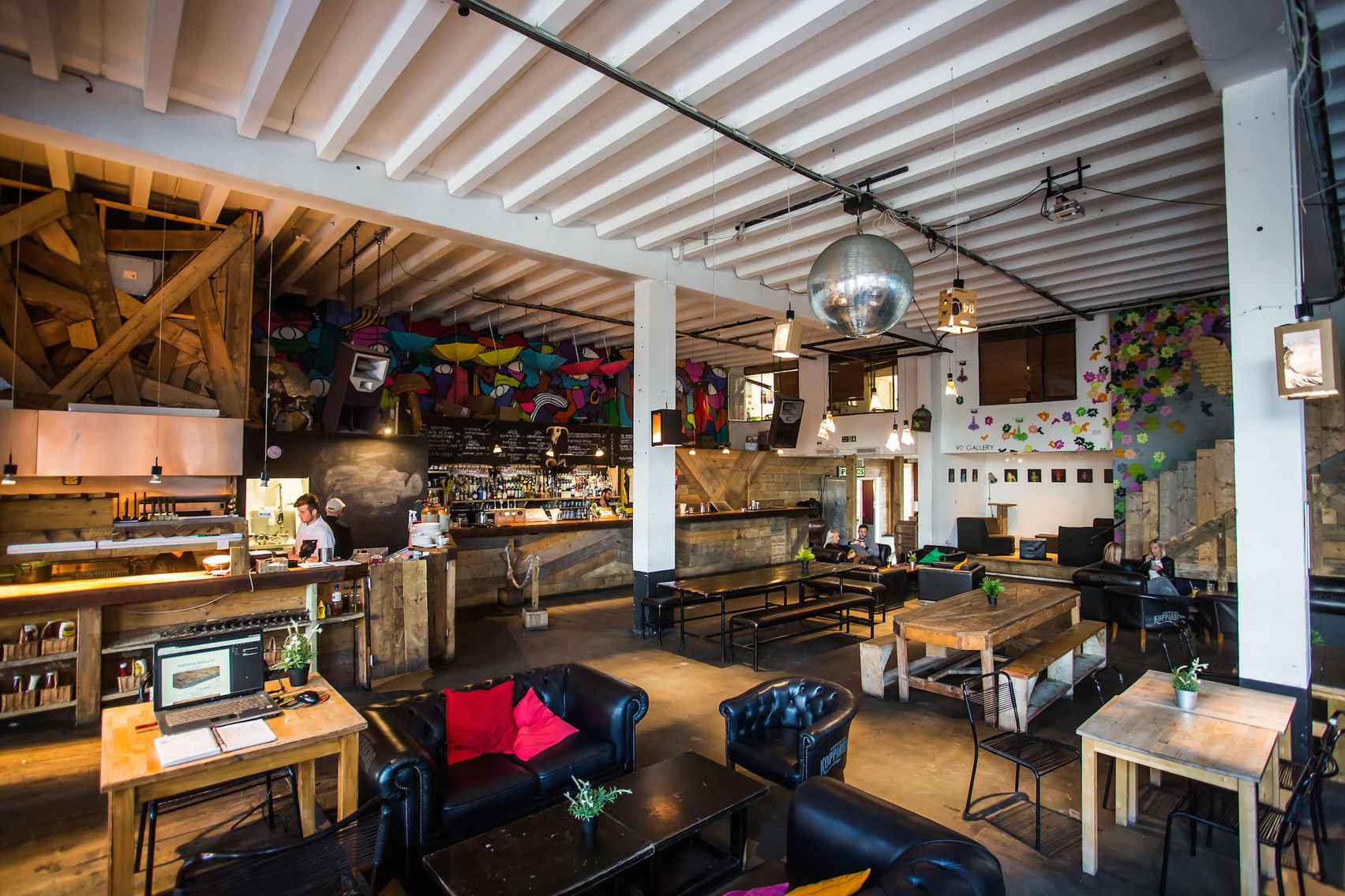 Book Exclusive Hire, Number 90 (London) – HeadBox